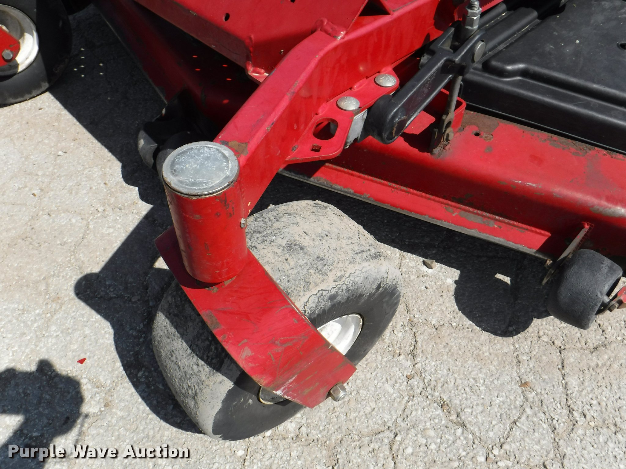 Toro 74925 ZTR lawn mower in Iola, KS | Item DJ9077 sold | Purple Wave