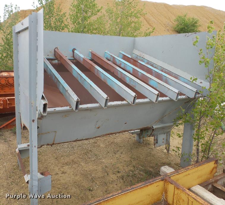 Grizzly screen in Scranton, KS | Item DA8145 sold | Purple Wave