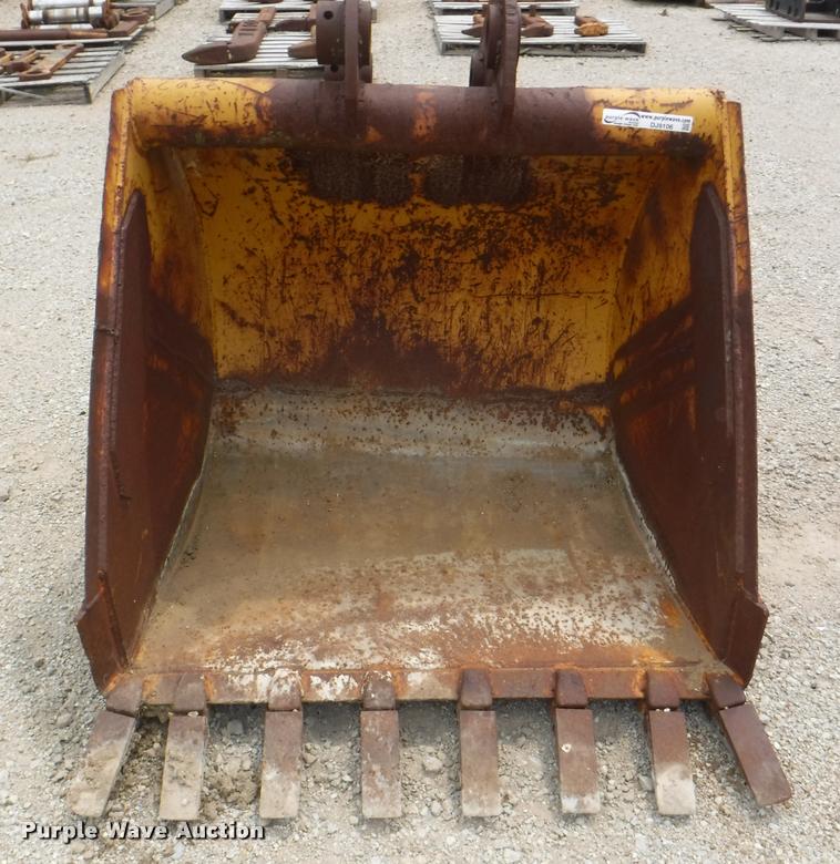 Case bucket in Topeka, KS | Item DJ9106 sold | Purple Wave