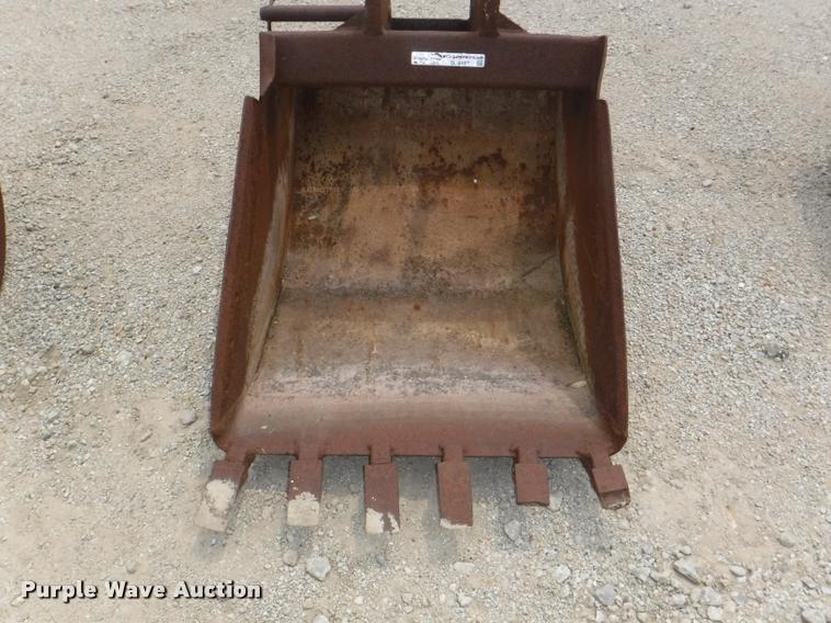 Ford bucket in Topeka, KS | Item DJ9107 sold | Purple Wave