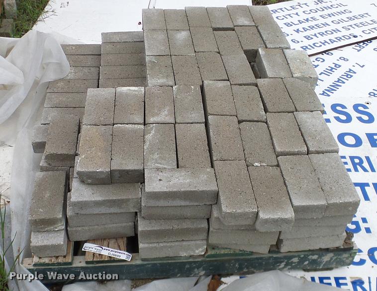 Approximately 100 bricks in Tulsa, OK | Item DJ9899 sold | Purple Wave