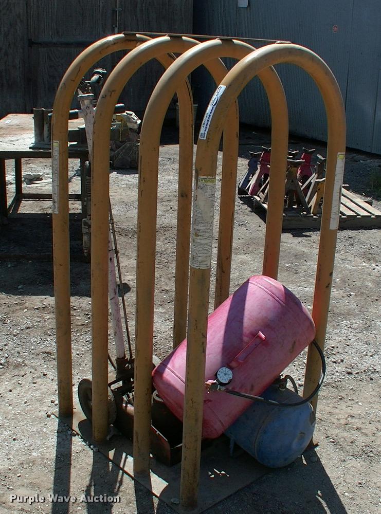 Split rim tire cage in Tulsa, OK | Item DP9467 sold | Purple Wave