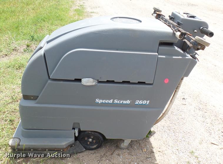 Tennant Speed Scrub 2601 floor scrubber in Haysville, KS | Item DQ9007 ...