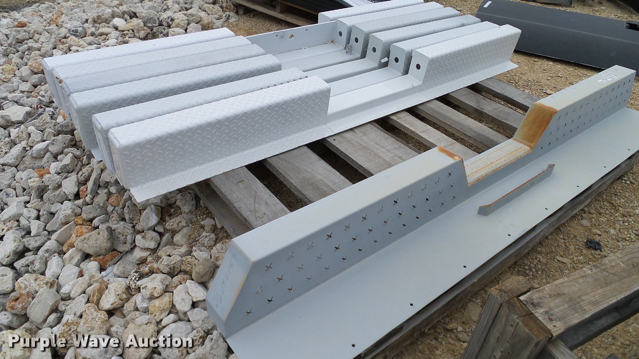 (7) utility bed bumpers in Austin, TX | Item DJ9988 sold | Purple Wave