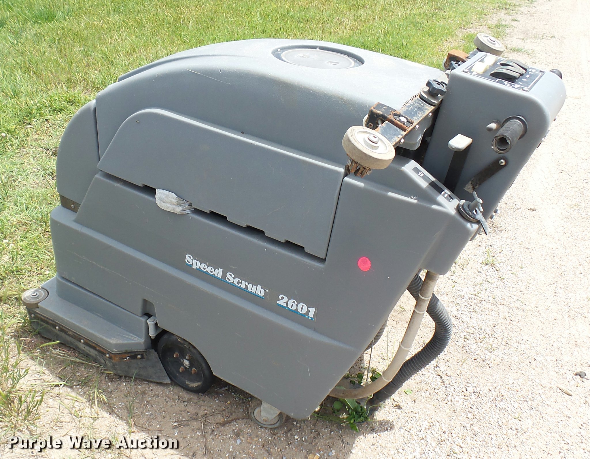 Tennant Speed Scrub 2601 floor scrubber in Haysville, KS | Item DQ9007 ...