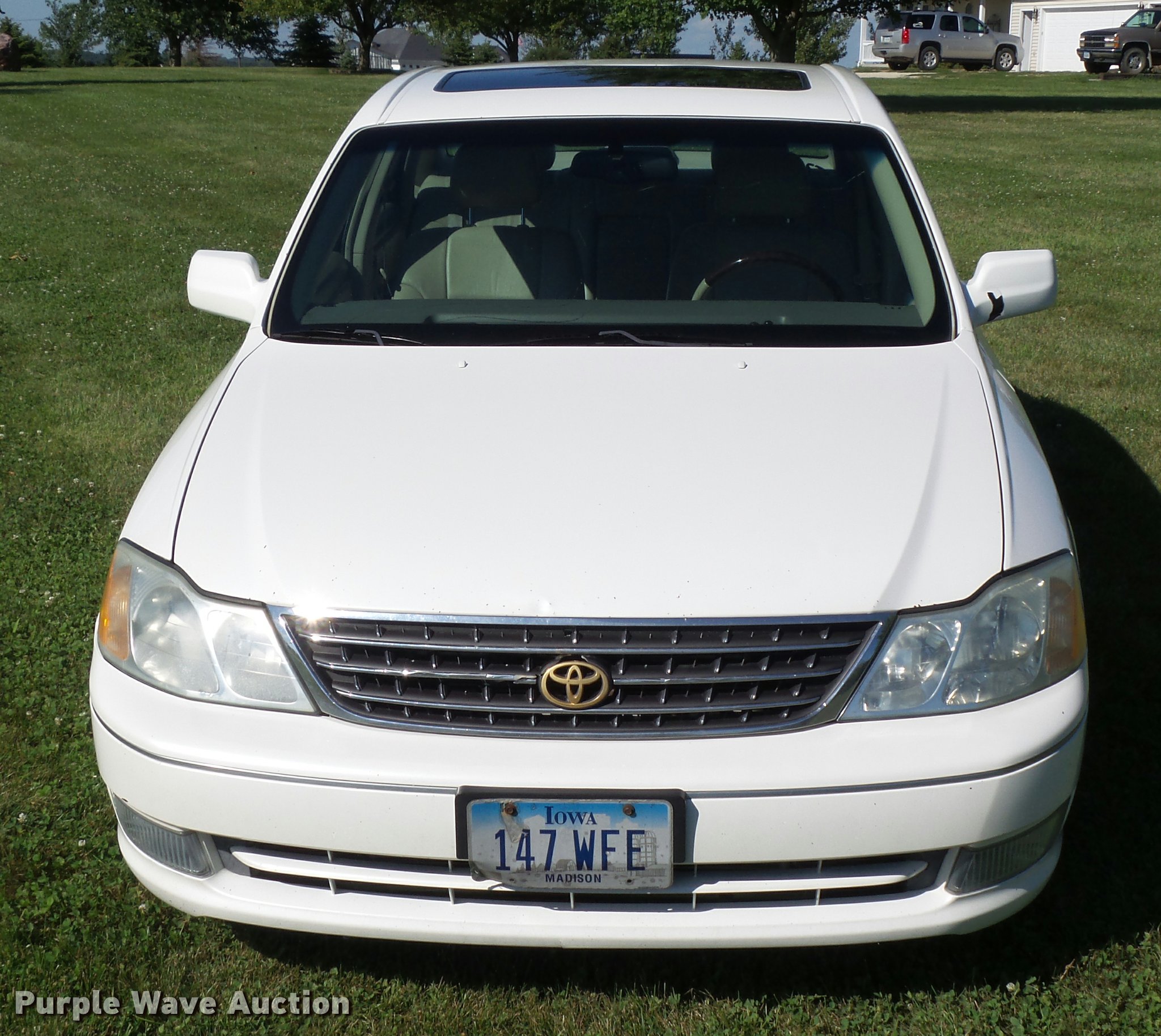2004 Toyota Avalon XL in Winterset, IA | Item L5596 sold | Purple Wave