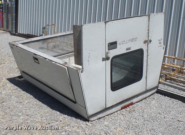 Gemtop camper shell in Holden, MO | Item DJ9522 sold | Purple Wave