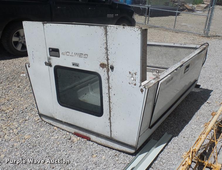 Gemtop camper shell in Holden, MO | Item DJ9522 sold | Purple Wave