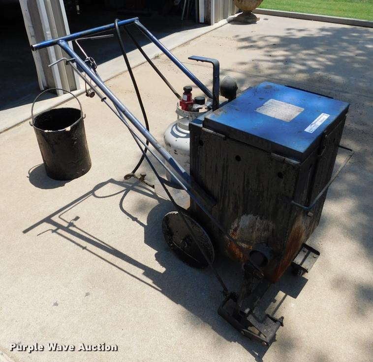 Tar kettle in Salina, KS | Item DM9487 for sale | Purple Wave