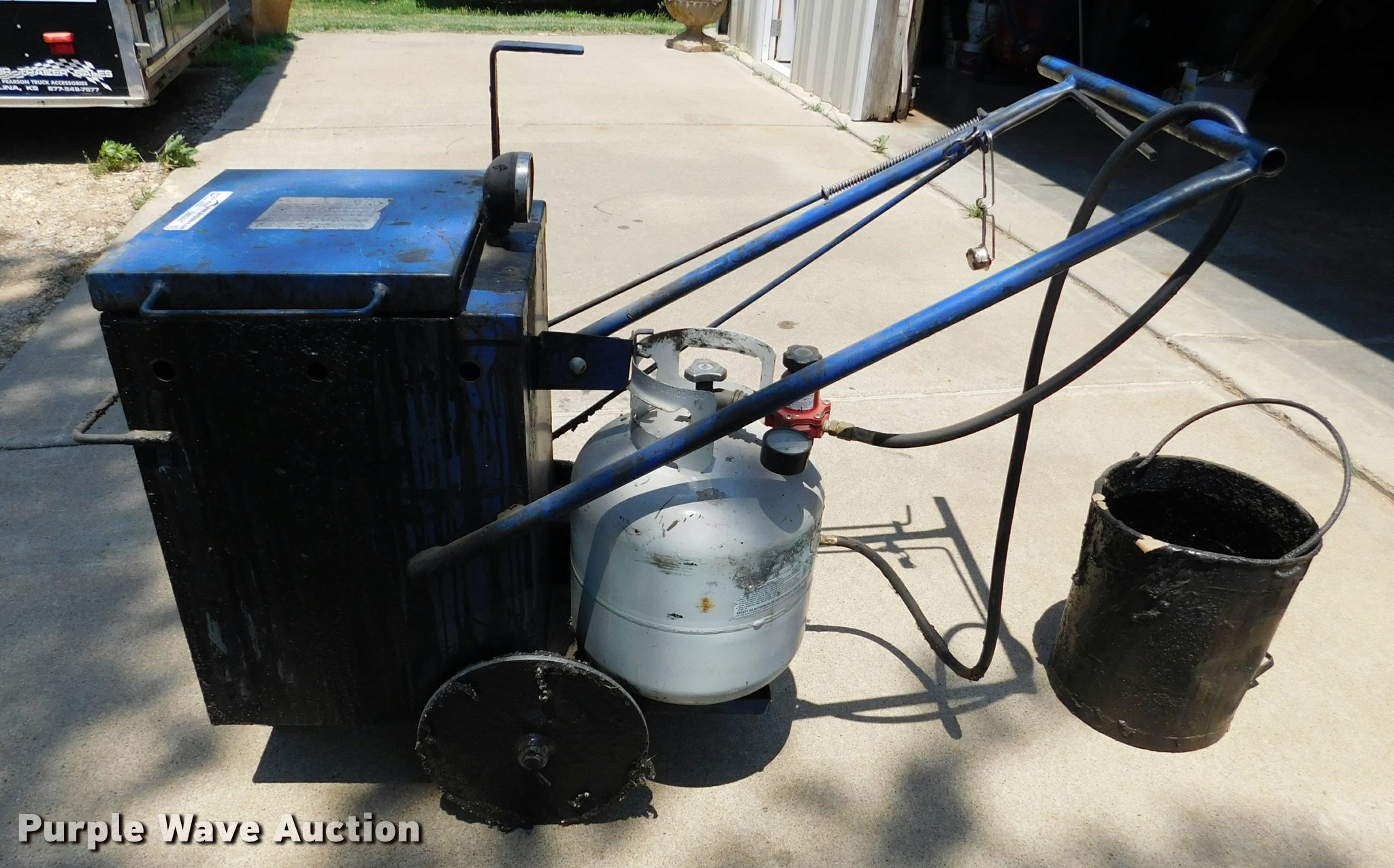 Tar kettle in Salina, KS | Item DM9487 for sale | Purple Wave