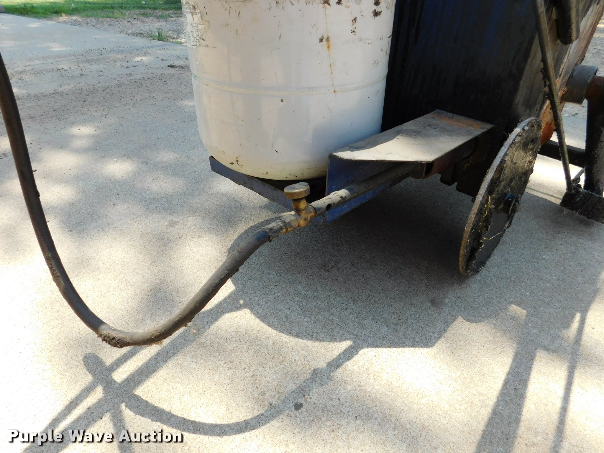 Tar kettle in Salina, KS | Item DM9487 for sale | Purple Wave