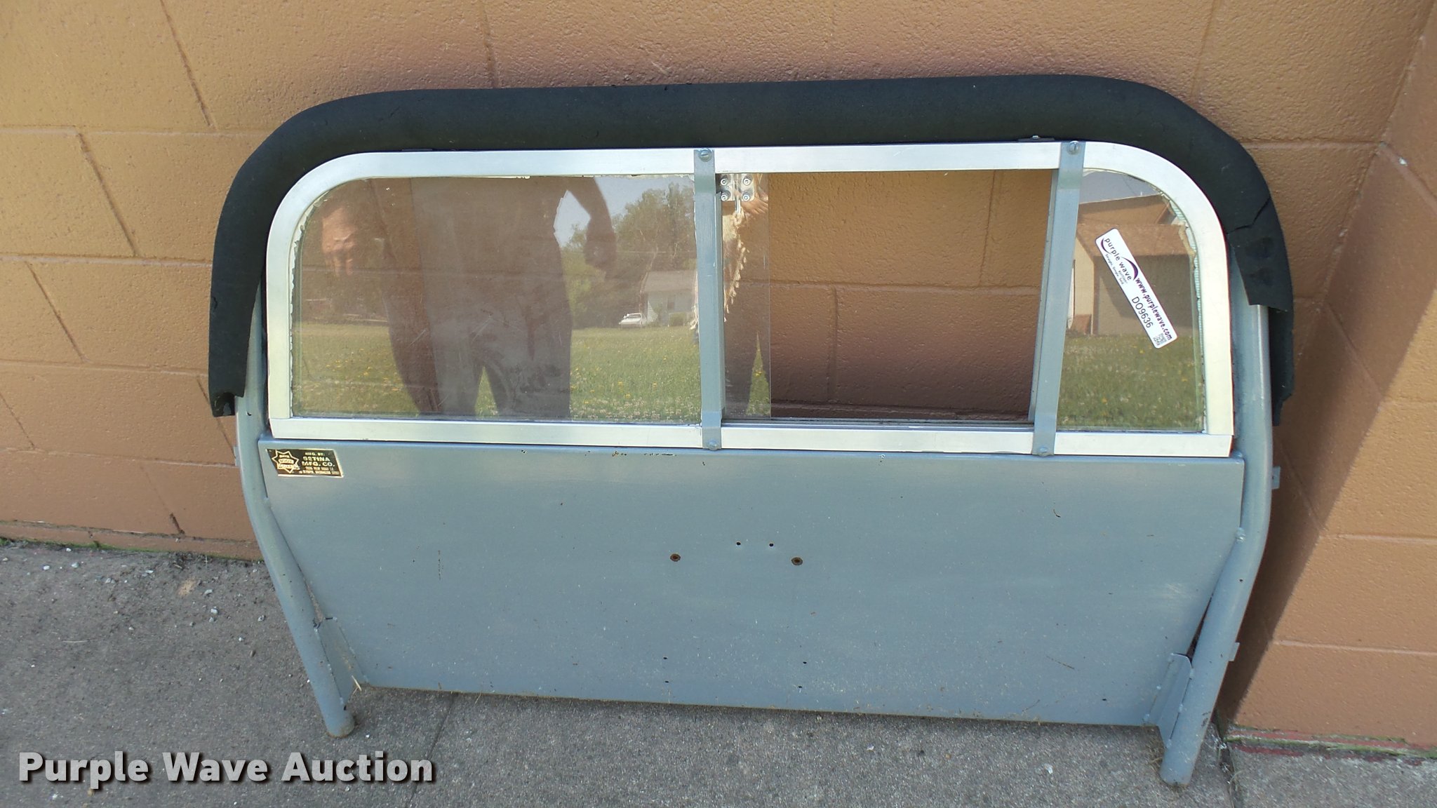 (4) police car partitions in Lyons, KS | Item DO9636 sold | Purple Wave