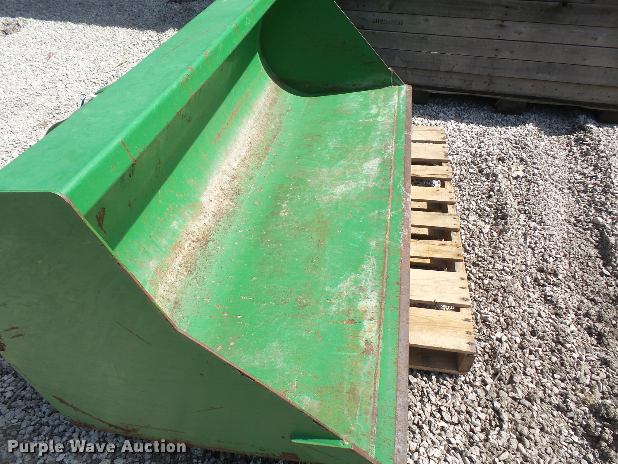 John Deere bucket in Lawrence, KS | Item DA6477 sold | Purple Wave