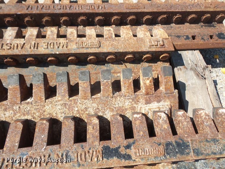 Caterpillar grader blade teeth cutting edges in Leavenworth, KS | Item ...