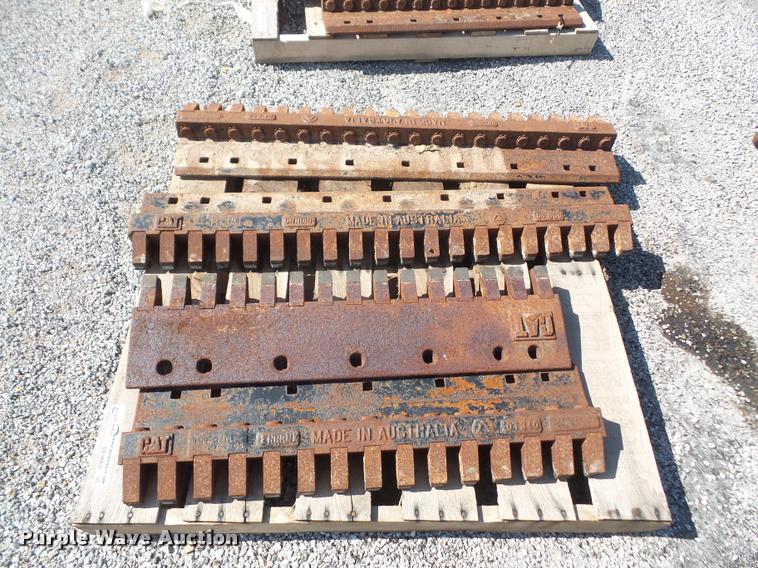 Caterpillar grader blade teeth cutting edges in Leavenworth, KS | Item ...