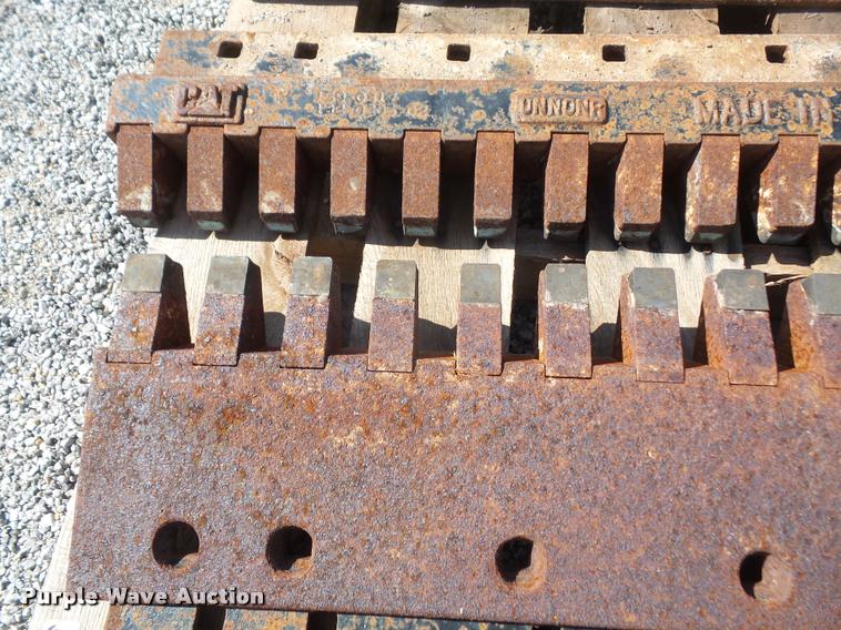 Caterpillar grader blade teeth cutting edges in Leavenworth, KS | Item ...