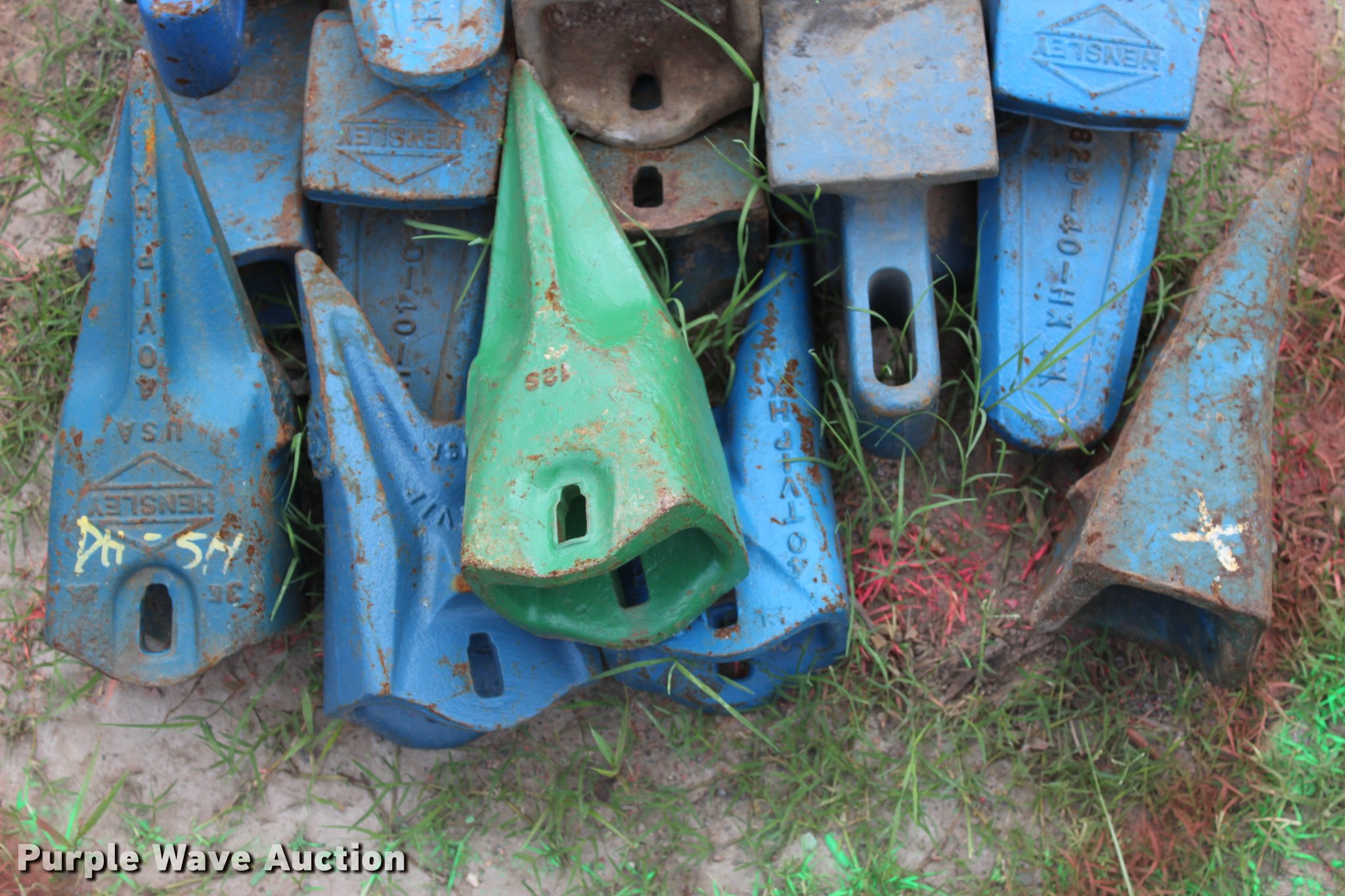 Approximately 23 bucket teeth and shanks in Muskogee, OK | Item BE9469 ...