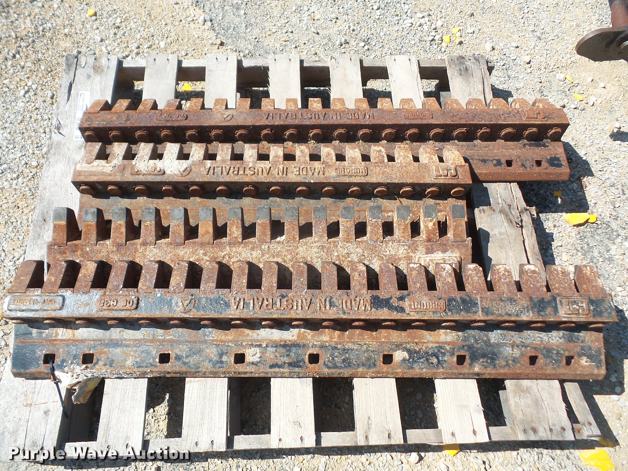 Caterpillar grader blade teeth cutting edges in Leavenworth, KS | Item ...