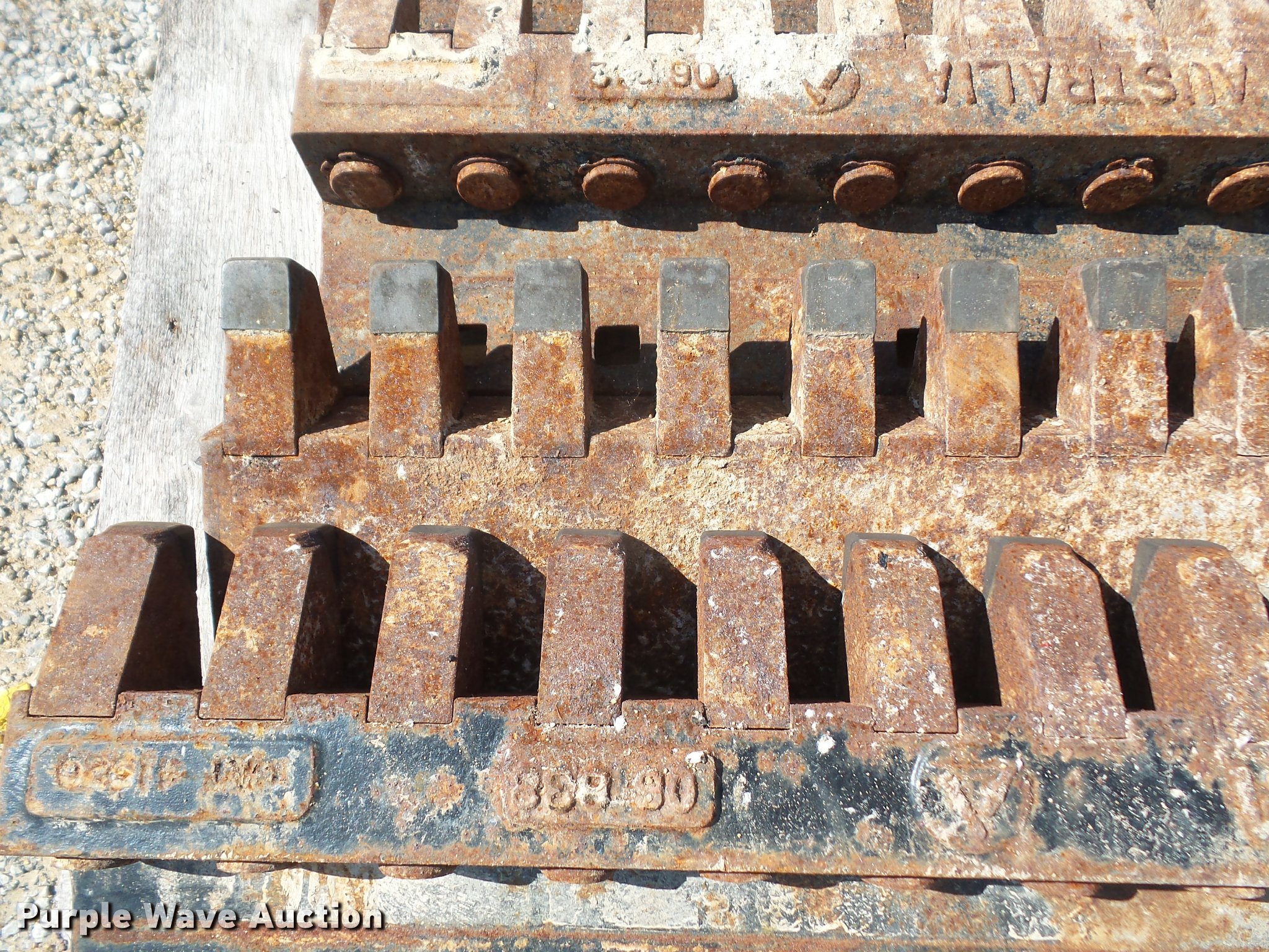 Caterpillar grader blade teeth cutting edges in Leavenworth, KS | Item ...