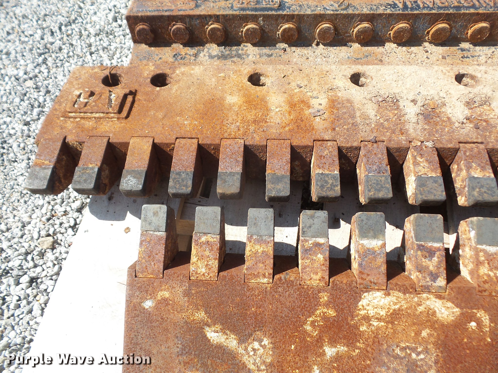 Caterpillar grader blade teeth cutting edges in Leavenworth, KS | Item ...