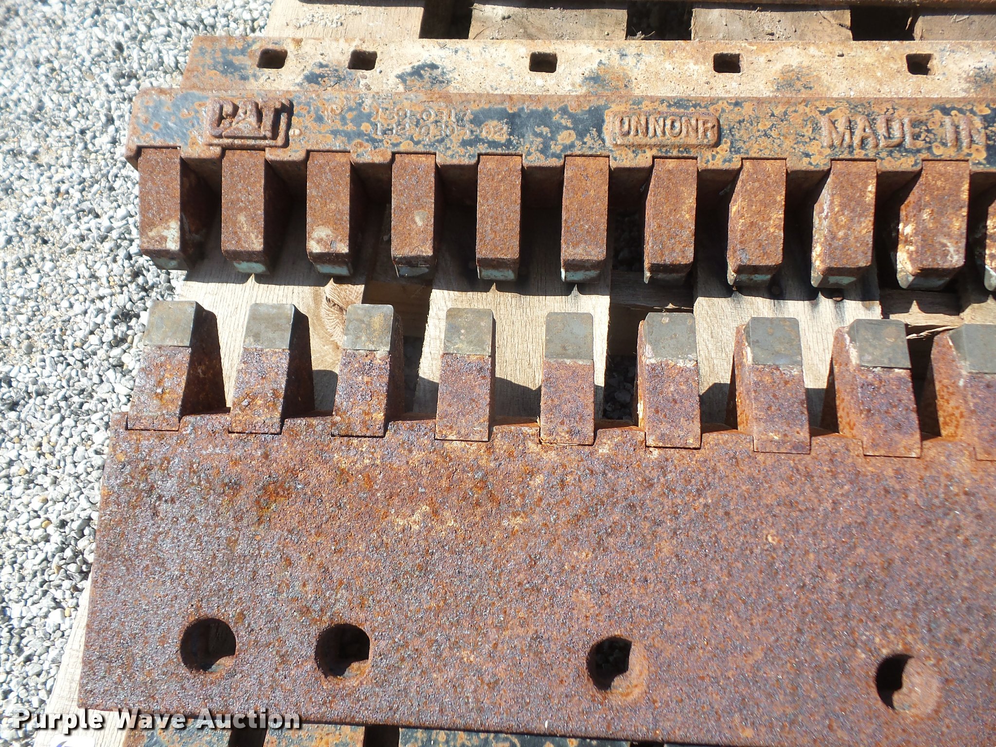 Caterpillar grader blade teeth cutting edges in Leavenworth, KS | Item ...