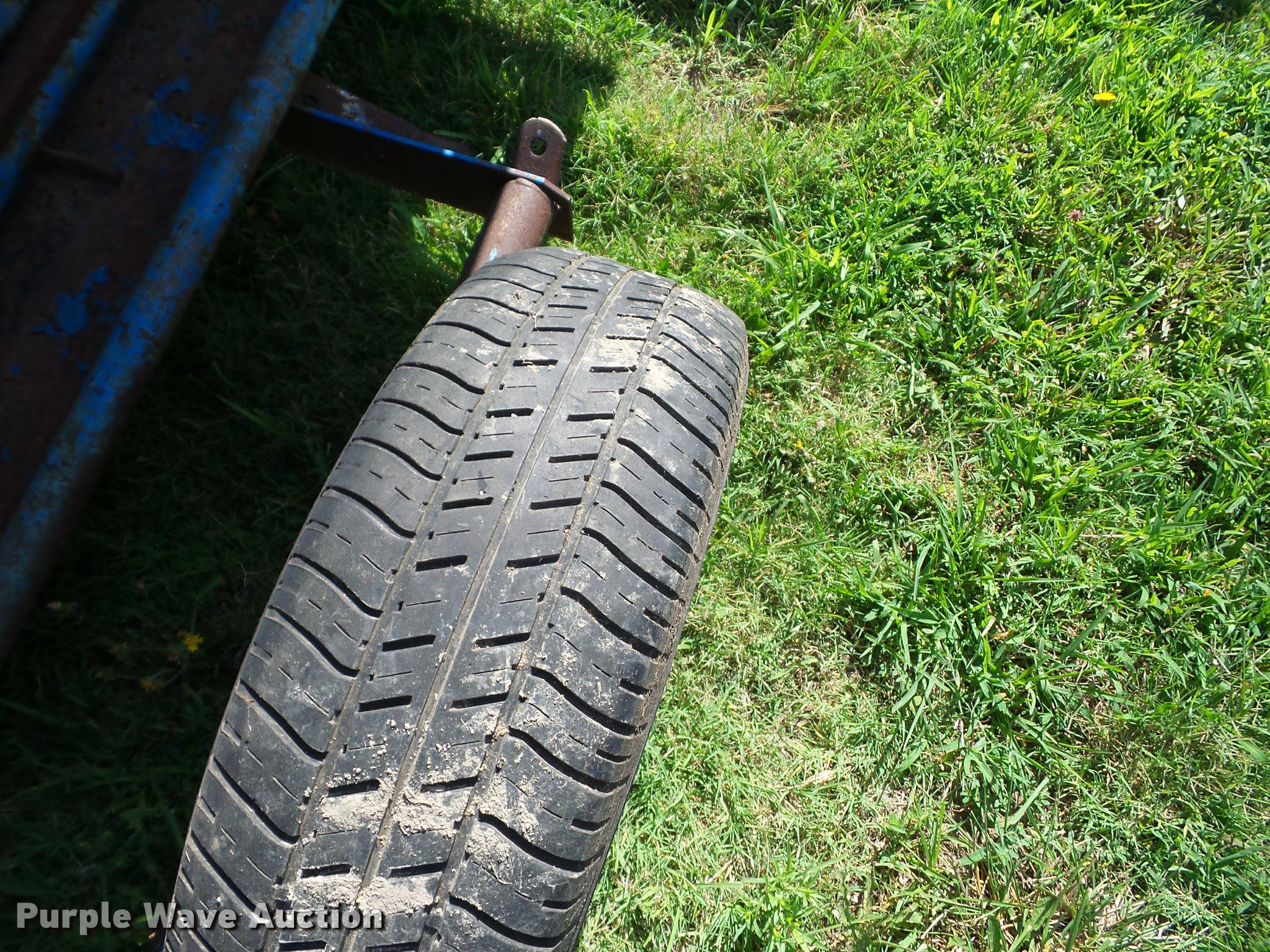 Priefert 81 squeeze chute in Asbury, MO | Item BI9653 sold | Purple Wave