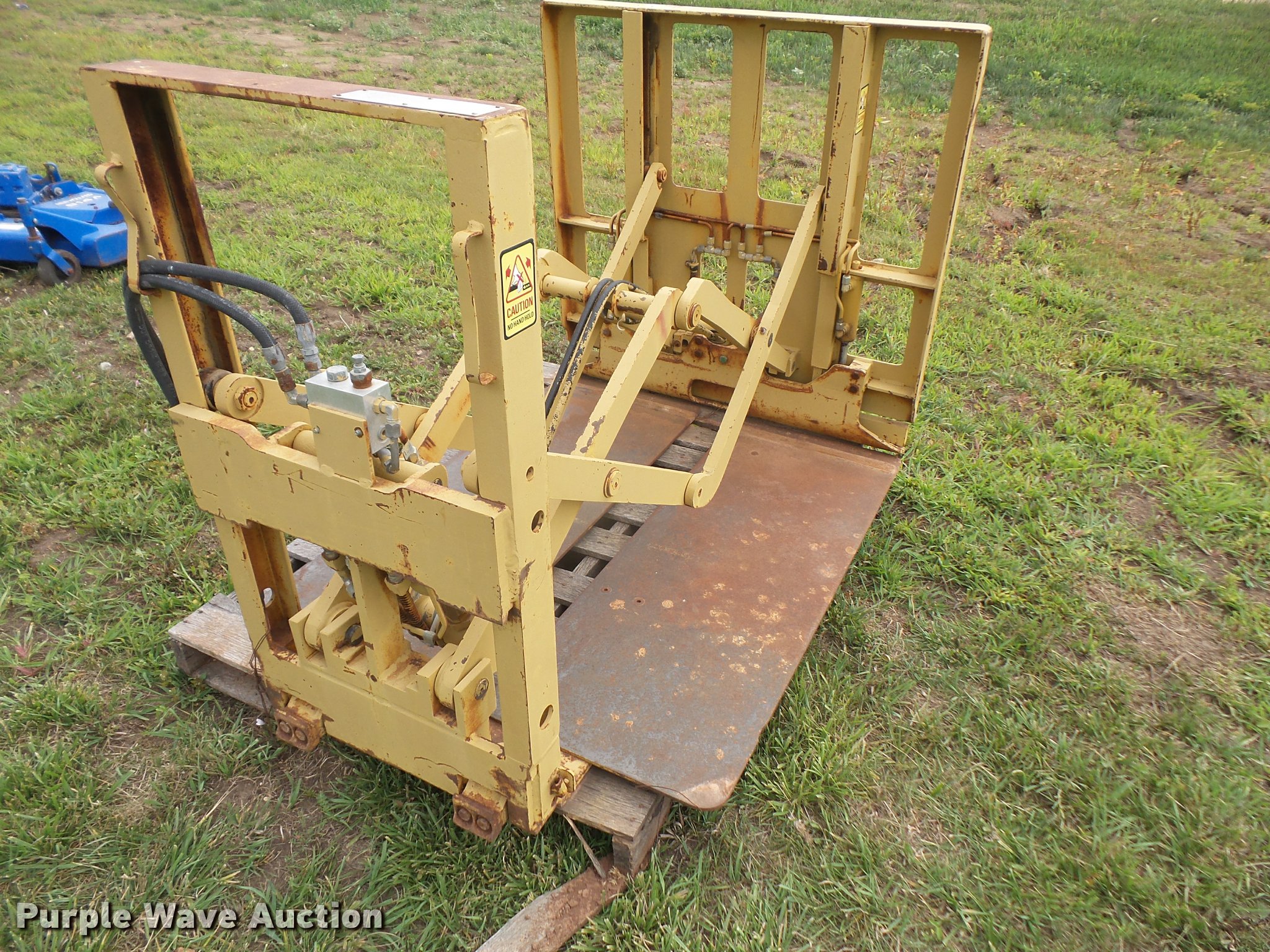 Cascade push off forklift attachment in Blue Rapids, KS | Item DA1578 ...