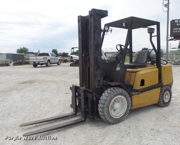 1995 Yale GLP060 forklift in Shipman, IL | Item K7564 sold | Purple Wave