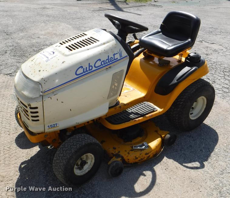 Cub Cadet 1527 lawn mower in Saint Joseph, MO | Item DA1611 sold ...