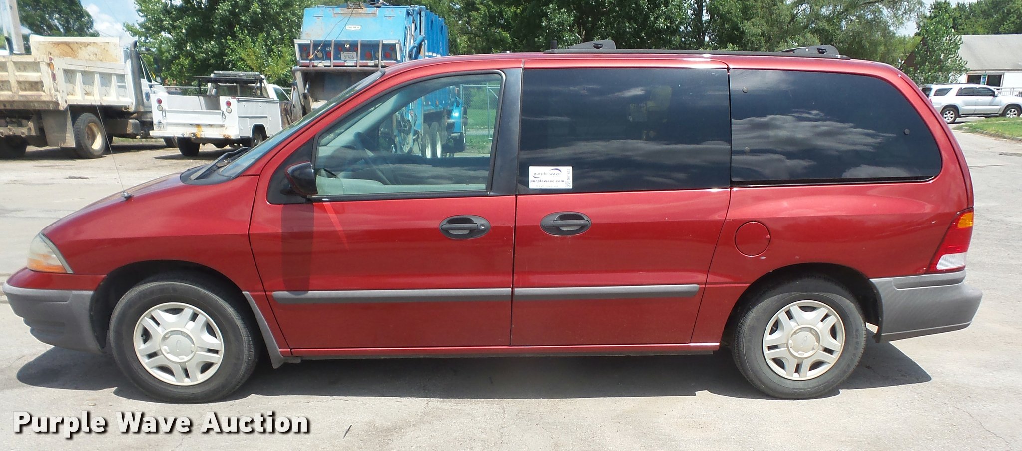 1999 Ford Windstar van in Lawrence, KS | Item DA1633 sold | Purple Wave