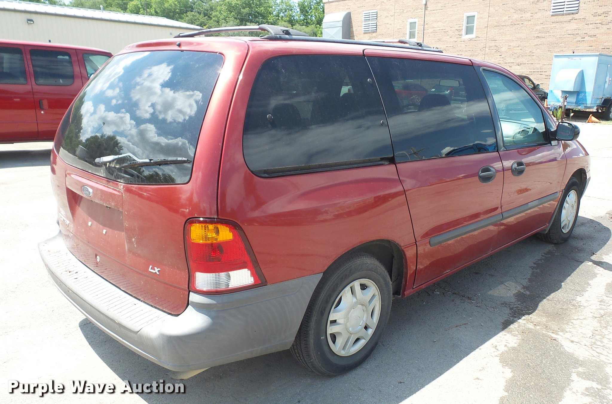 1999 Ford Windstar van in Lawrence, KS | Item DA1633 sold | Purple Wave