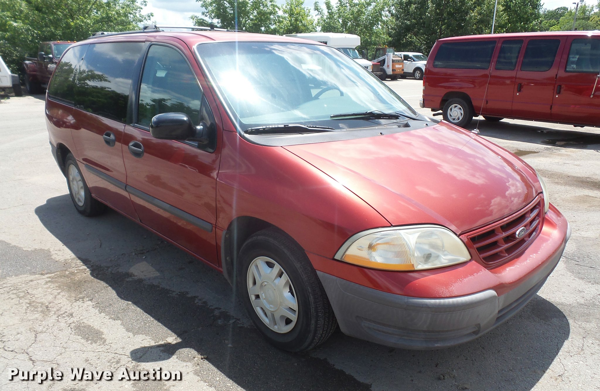 1999 Ford Windstar van in Lawrence, KS | Item DA1633 sold | Purple Wave