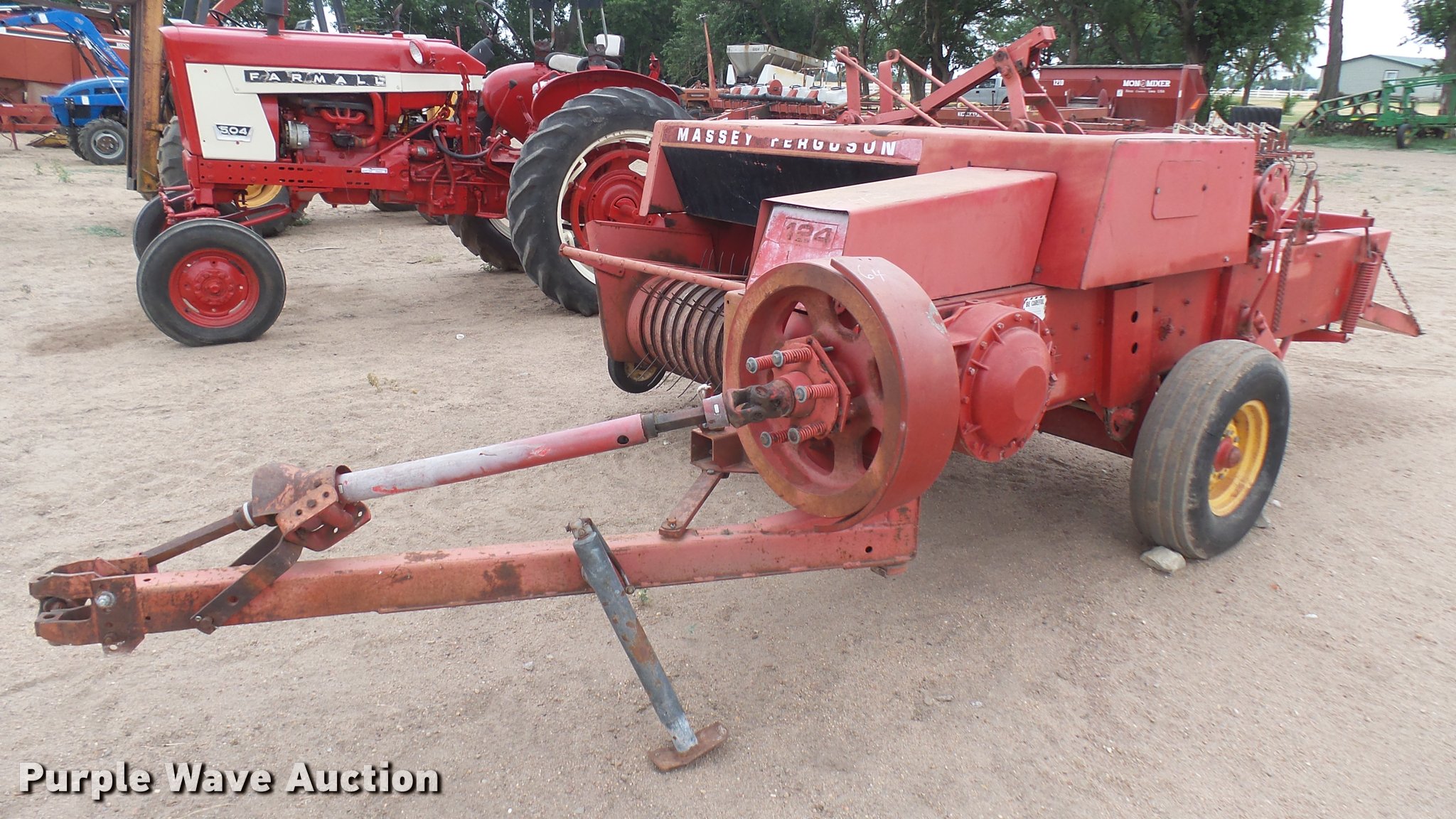 Massey-Ferguson 124 square baler in Kinsley, KS | Item DR9553 sold ...