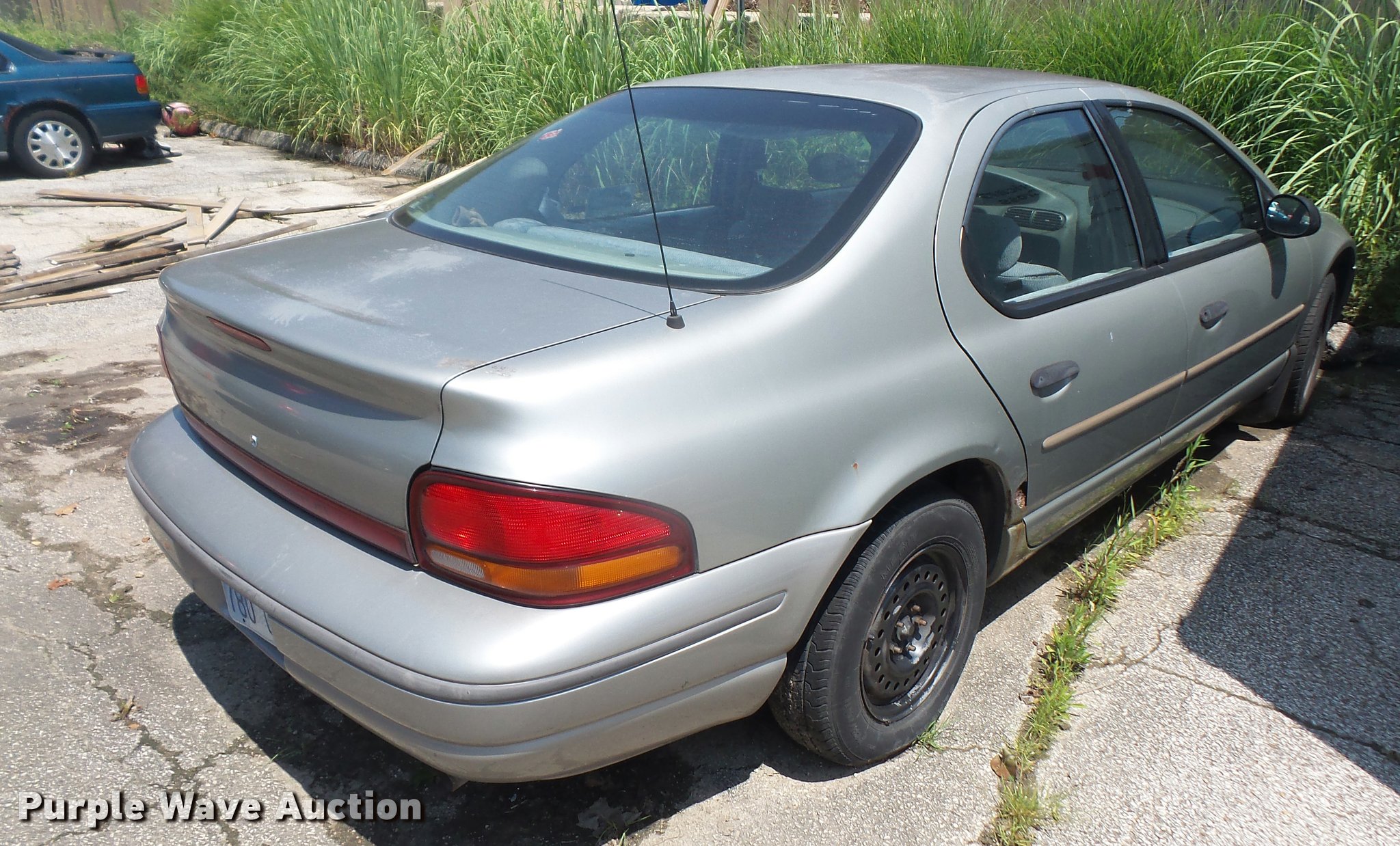 1995 Dodge Stratus in Prairie Village, KS | Item DA1665 sold | Purple Wave