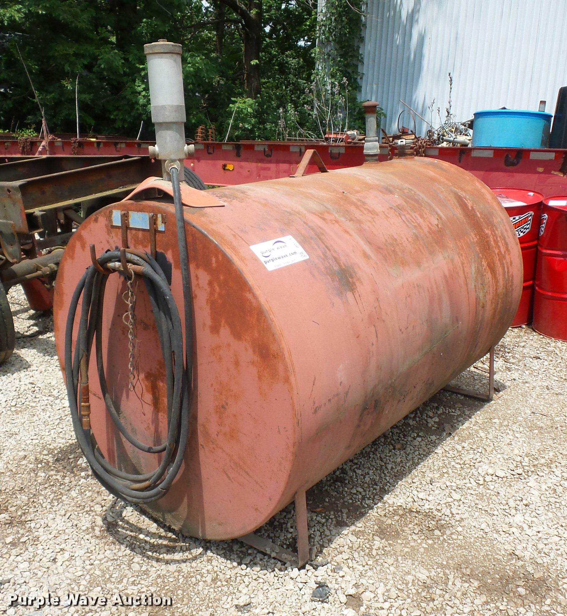 Bulk oil tank in Odessa, MO | Item DD1747 sold | Purple Wave