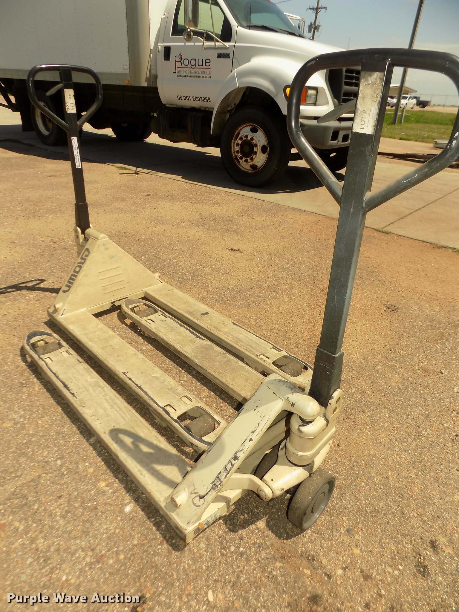 (2) Crown PTH50 pallet jacks in Grand Island, NE | Item DO9208 sold ...
