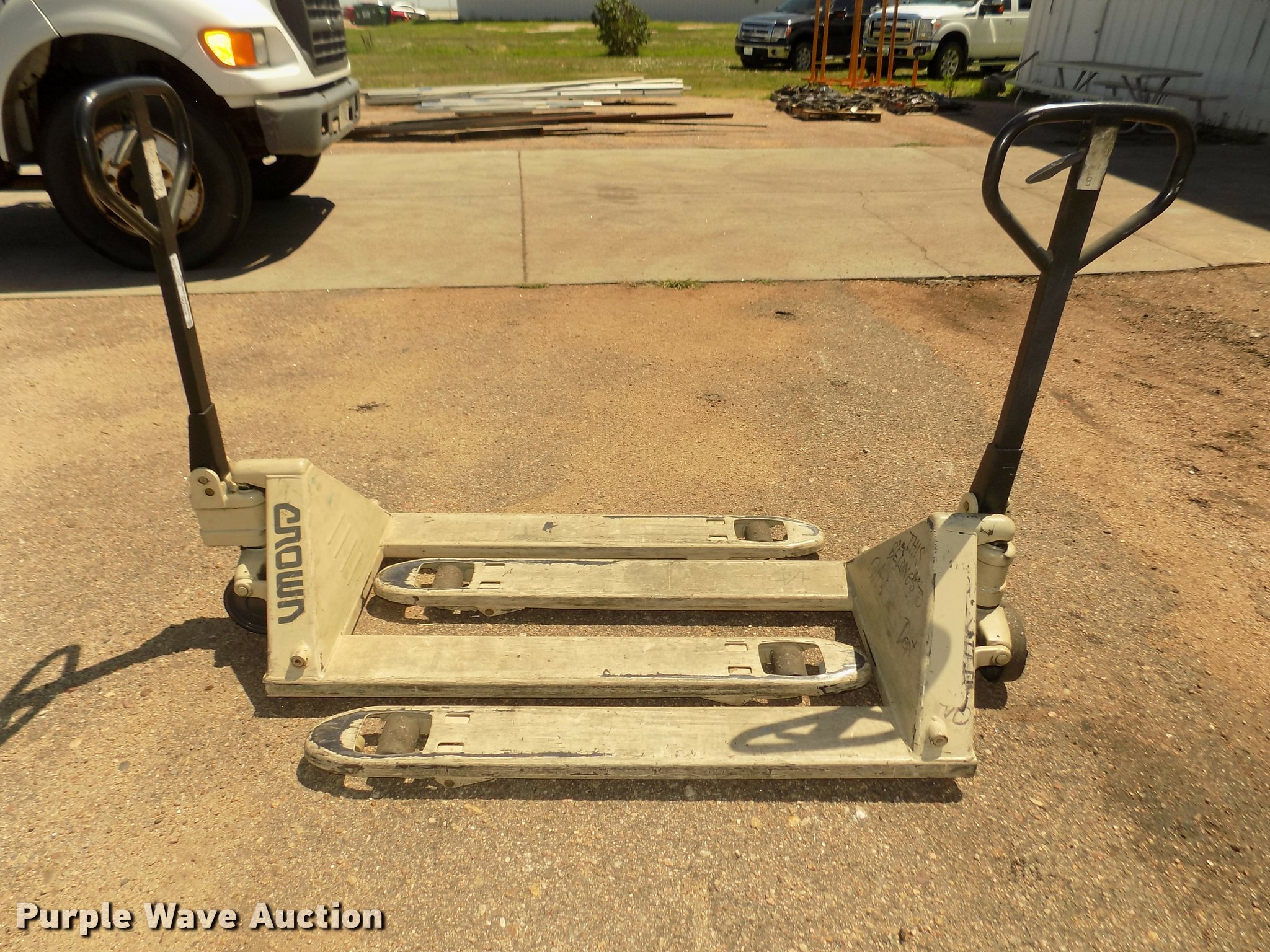 (2) Crown PTH50 pallet jacks in Grand Island, NE | Item DO9208 sold ...