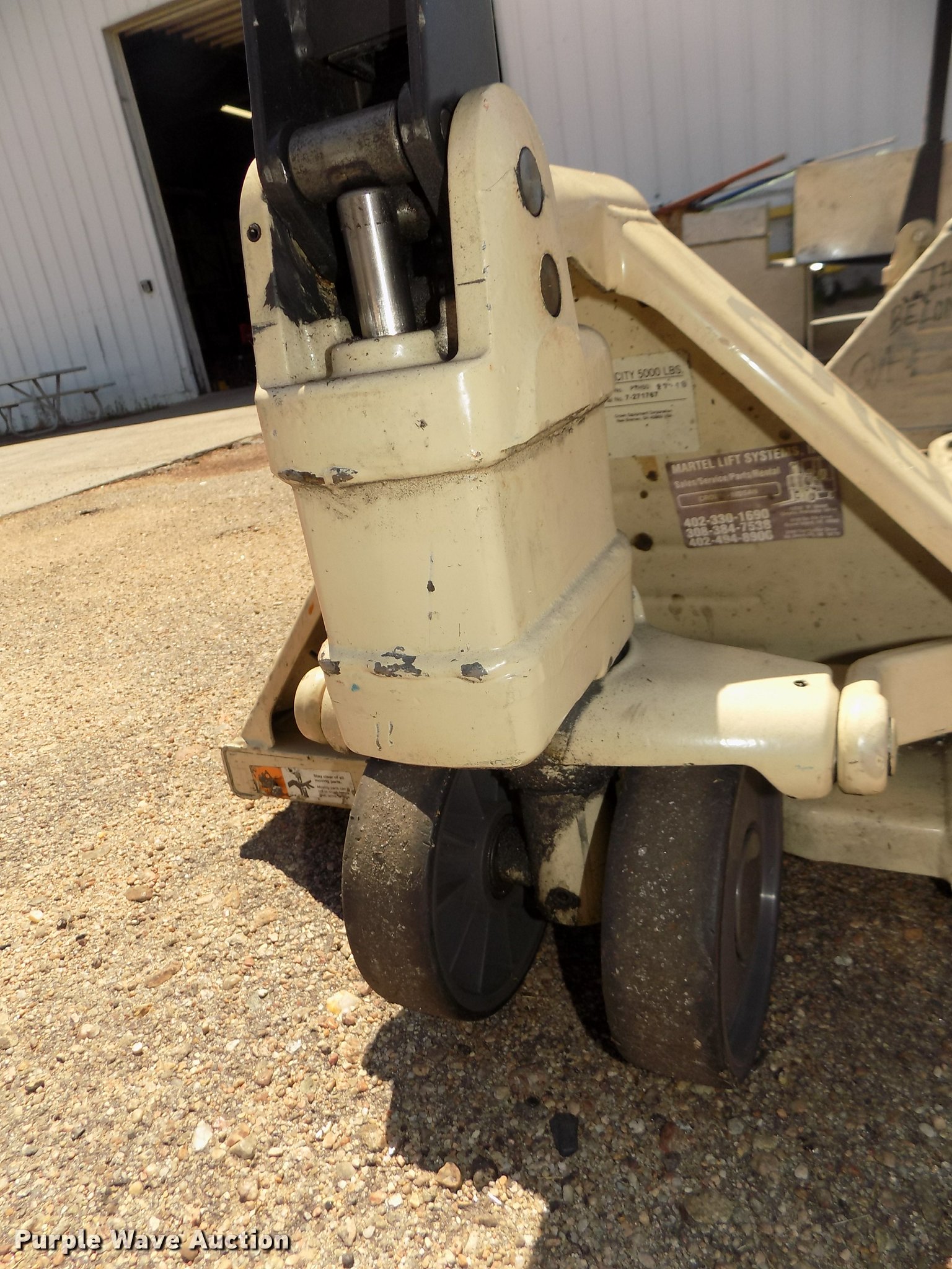 (2) Crown PTH50 pallet jacks in Grand Island, NE | Item DO9208 sold ...