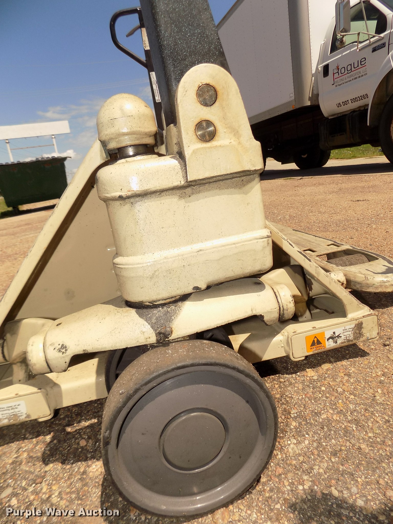 (2) Crown PTH50 pallet jacks in Grand Island, NE | Item DO9208 sold ...