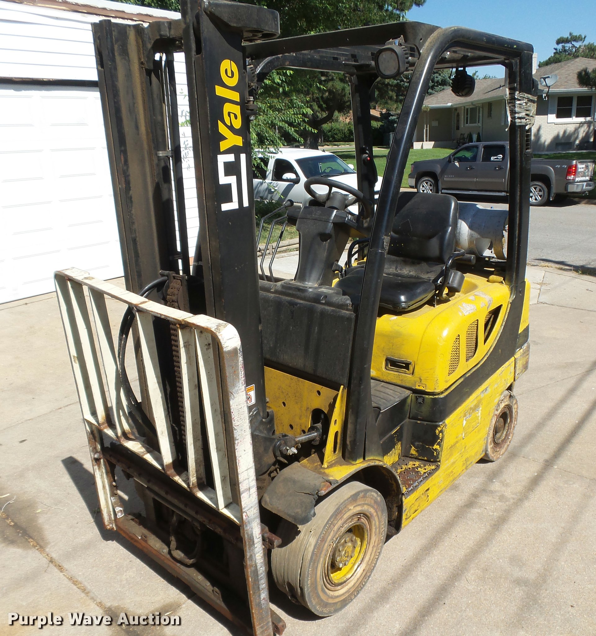 Yale GLP040 forklift in Dodge City, KS | Item DB2733 sold | Purple Wave