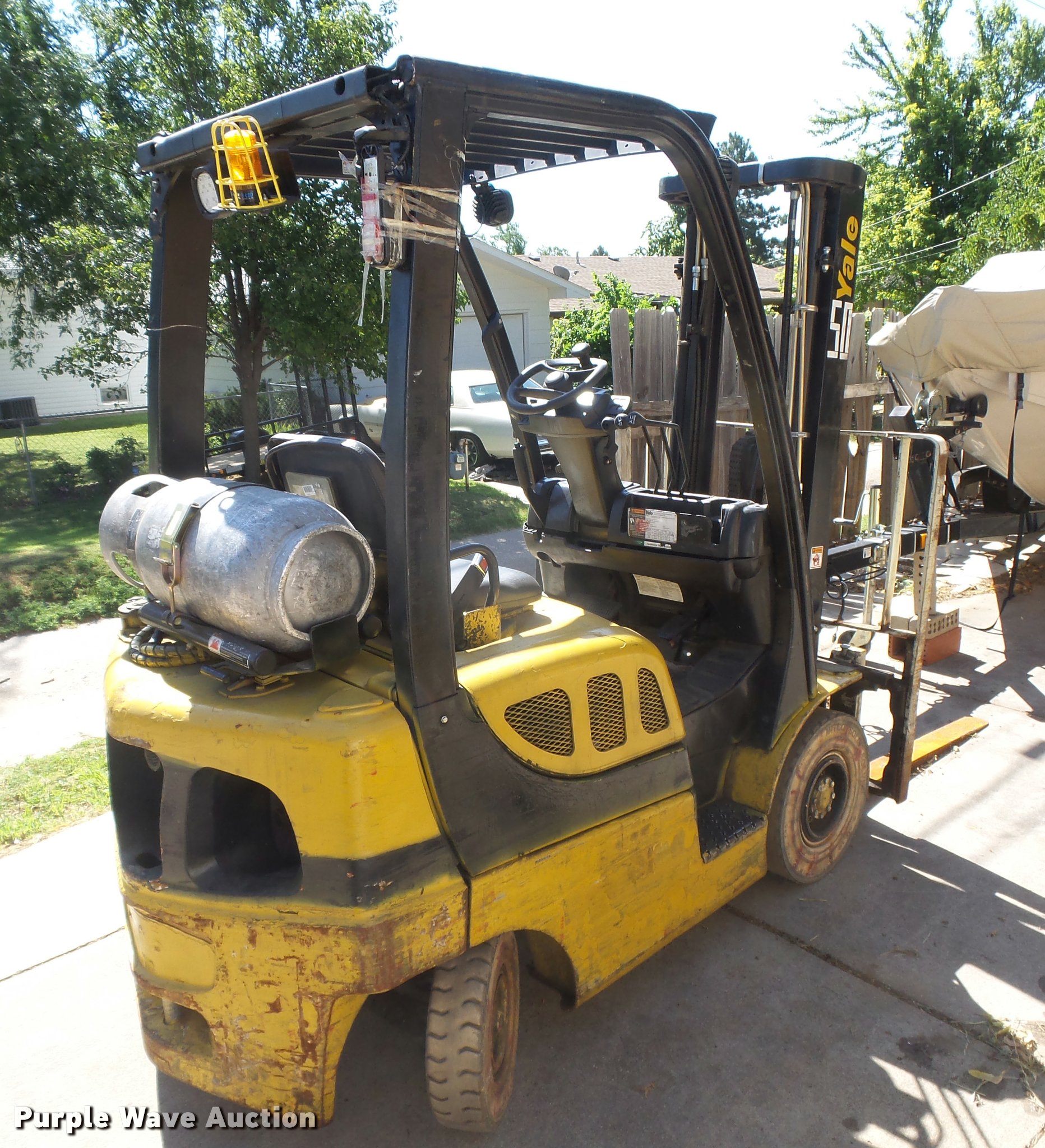 Yale GLP040 forklift in Dodge City, KS | Item DB2734 sold | Purple Wave