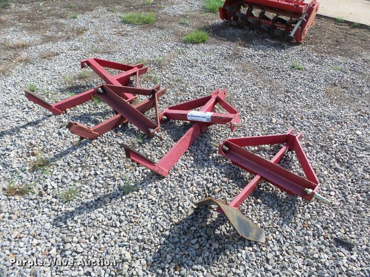 (4) single shank rippers in Sikeston, MO | Item DC6939 sold | Purple Wave