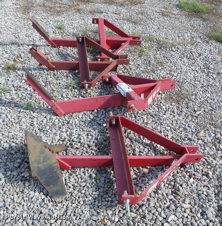 (4) single shank rippers in Sikeston, MO | Item DC6939 sold | Purple Wave