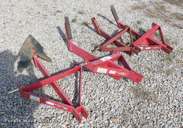 (4) single shank rippers in Sikeston, MO | Item DC6939 sold | Purple Wave