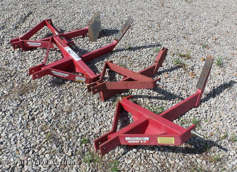 (4) single shank rippers in Sikeston, MO | Item DC6939 sold | Purple Wave