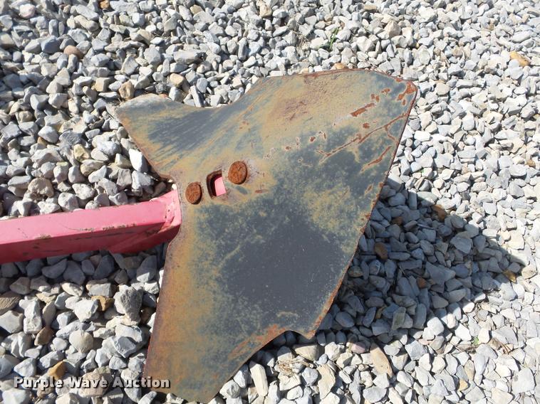 (4) single shank rippers in Sikeston, MO | Item DC6939 sold | Purple Wave