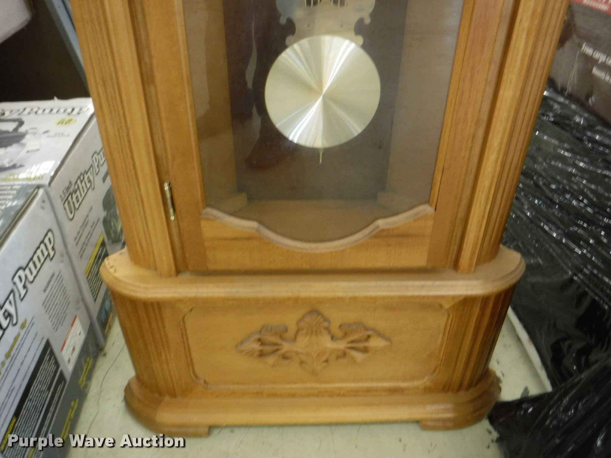 Aeon pendulum clock in Sikeston, MO | Item DD0919 sold | Purple Wave