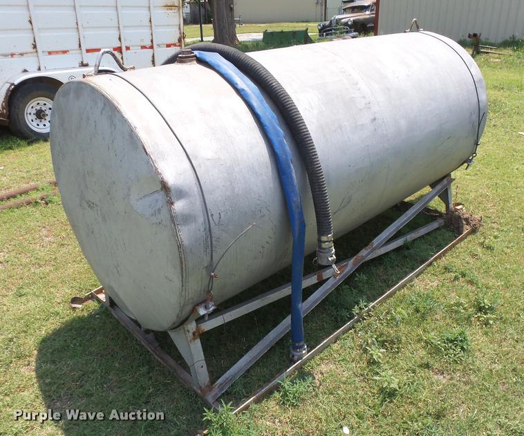 Steel water tank in Laverne, OK | Item DE9157 sold | Purple Wave