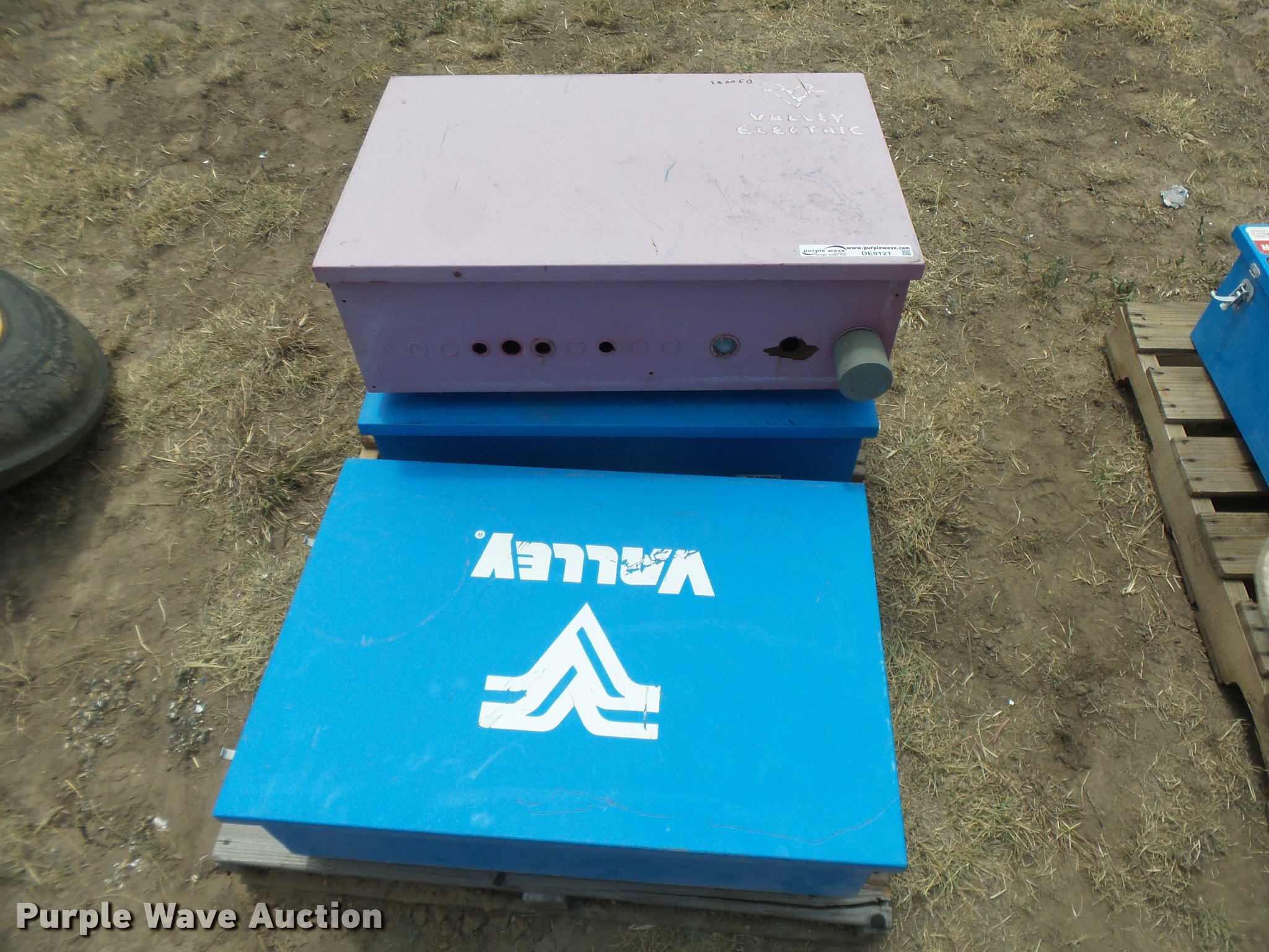 (3) Valley center pivot control boxes in Sublette, KS | Item DE9121 ...