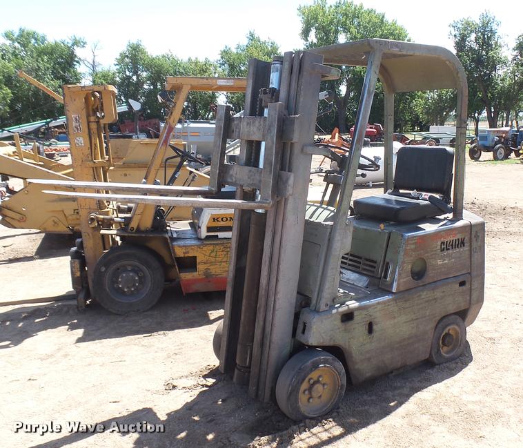 Clark C500-S30 forklift in Kinsley, KS | Item DR9312 sold | Purple Wave
